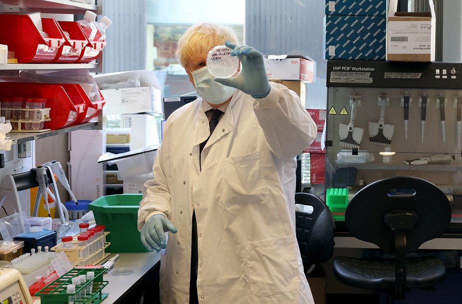 Prime Minister Boris Johnson visits Oxford vaccine teams | Staff Gateway